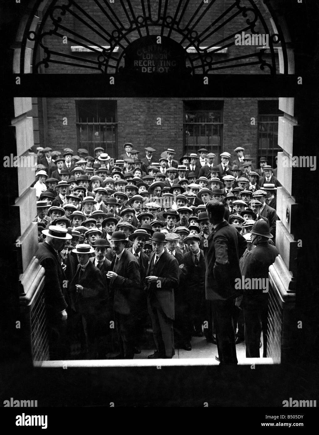 August 1914 london hi-res stock photography and images - Alamy