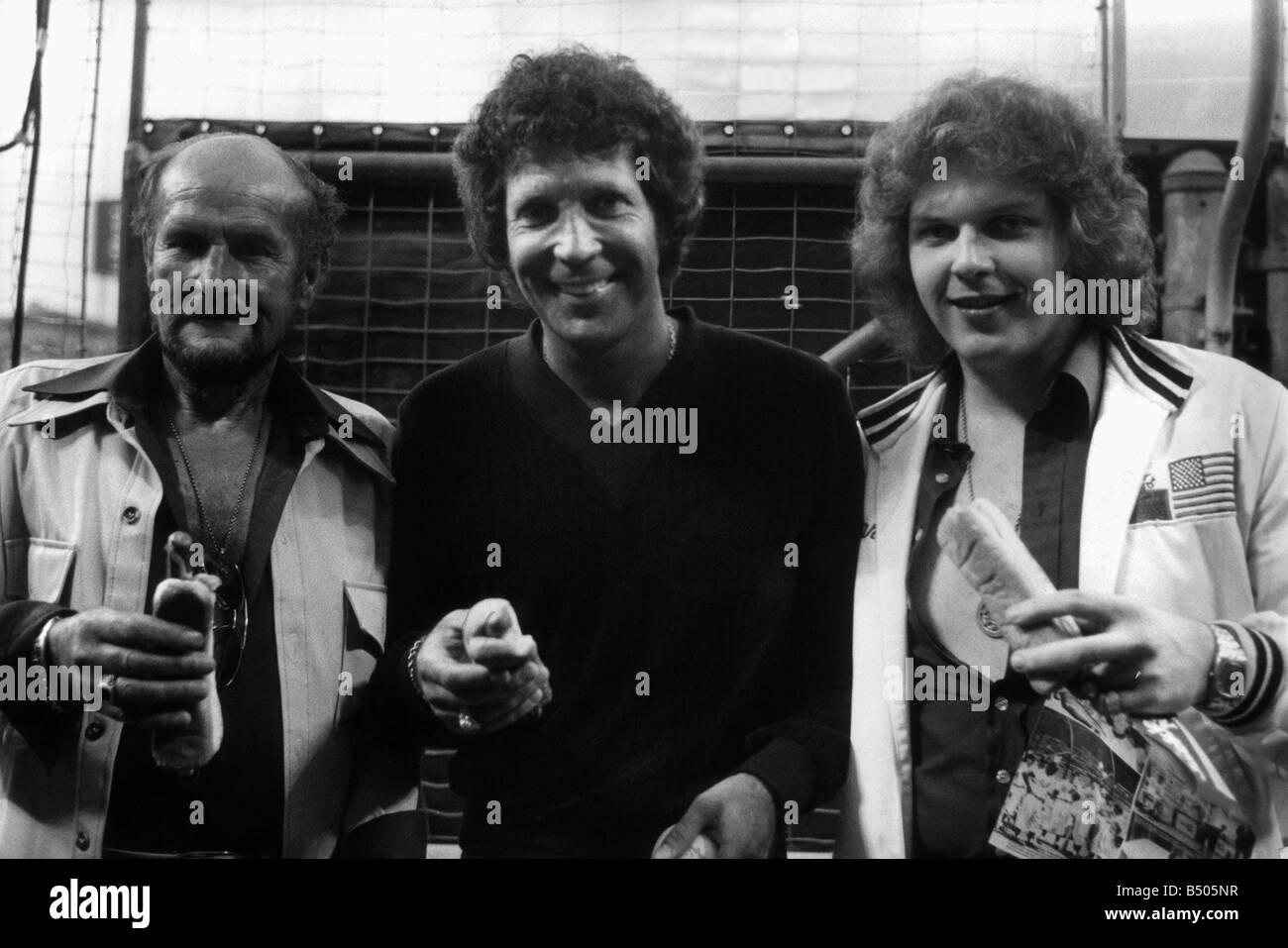 Tom Jones Singer With His Father Left And His Son Mark At The Dodger S Baseball Game In Los