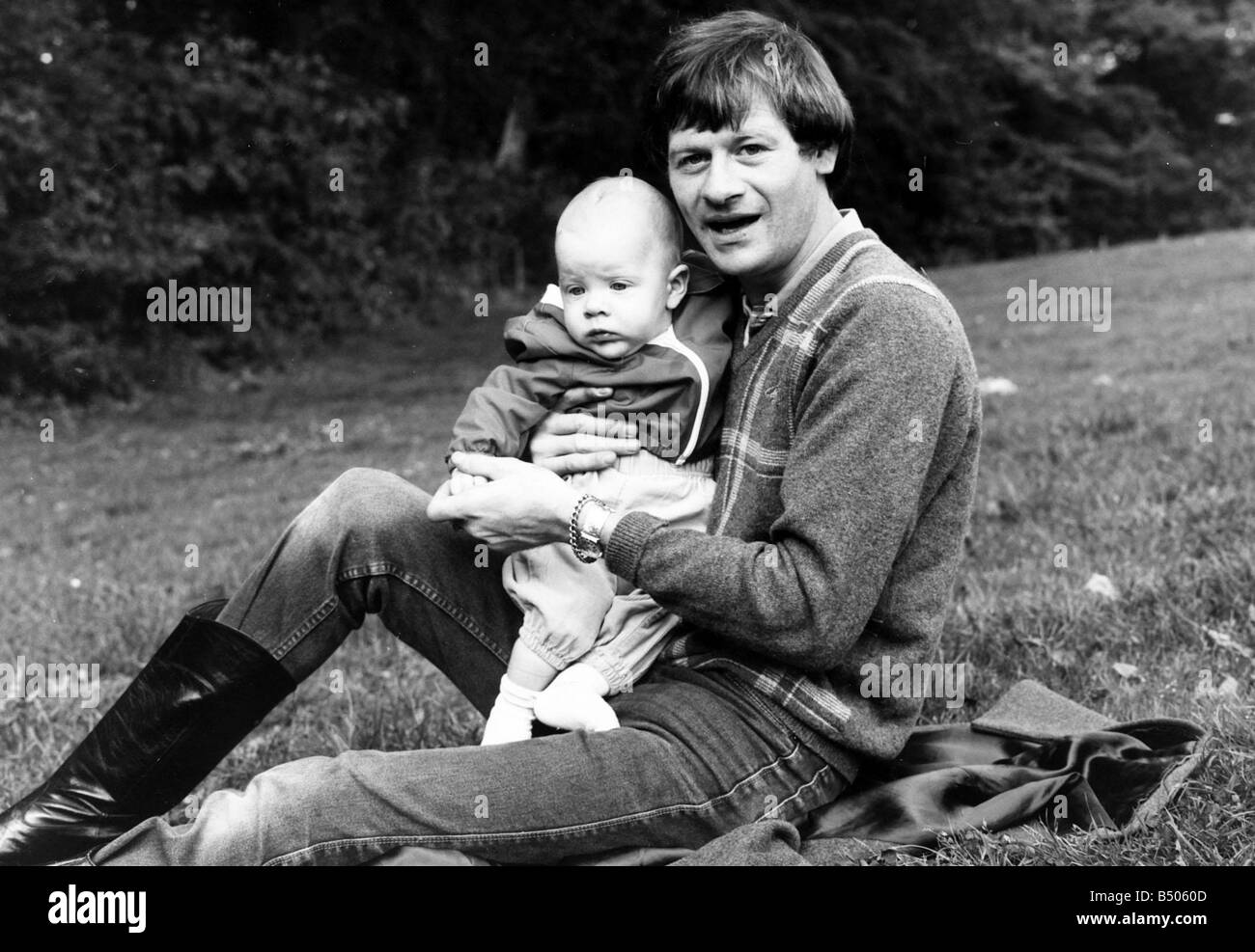 Alex Higgins former World Snooker Champion 1983 with his son at home ...