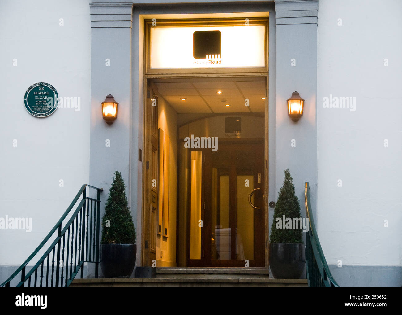 Main door entrance to Abbey Road recording studio in London Stock Photo ...