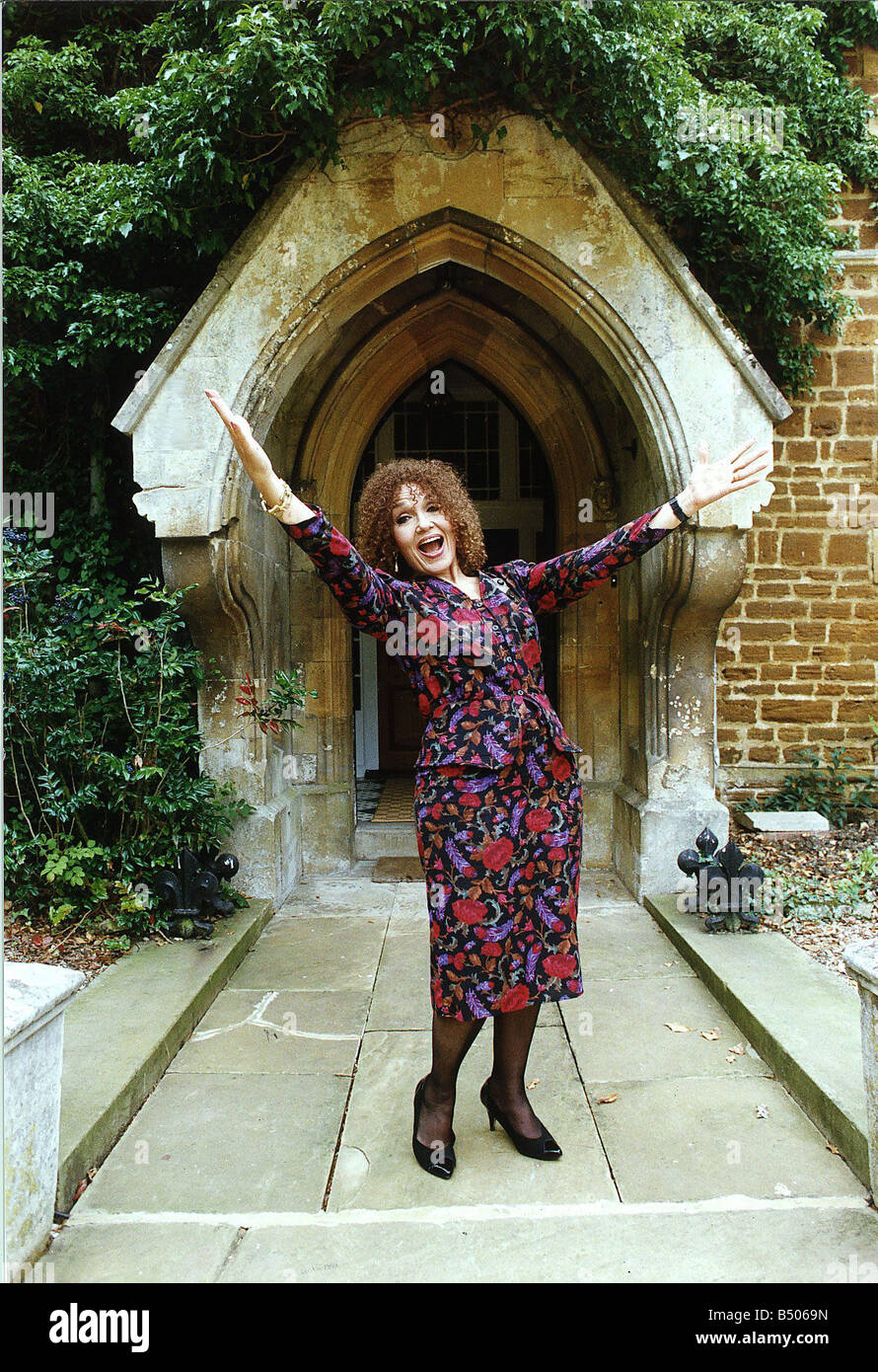 Cleo Laine singer with hands raised Stock Photo - Alamy