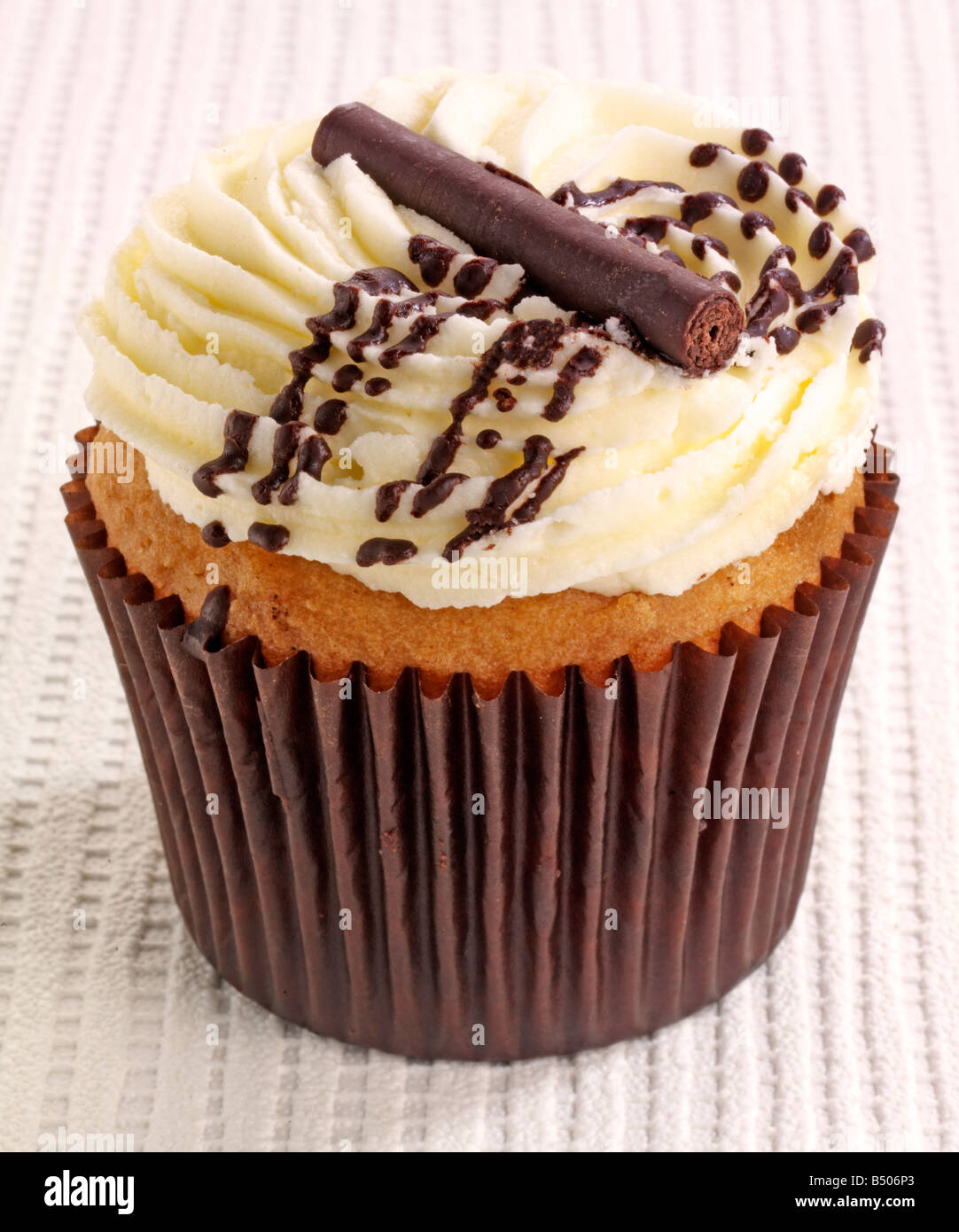 CHOCOLATE CREAM CUPCAKE Stock Photo - Alamy