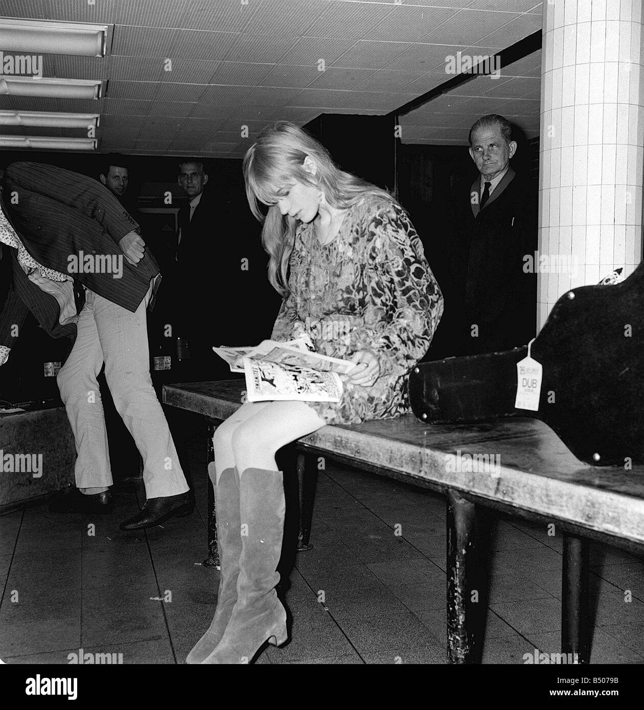 The Rolling Stones Mick Jaggers girlfriend Marianne Faithfull reading ...