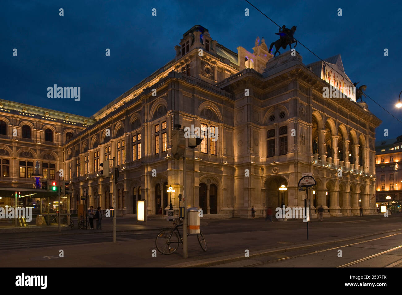 Wien Oper Vienna Opera Stock Photo - Alamy