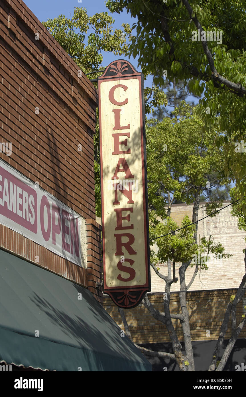 Overhead press machine hi-res stock photography and images - Alamy