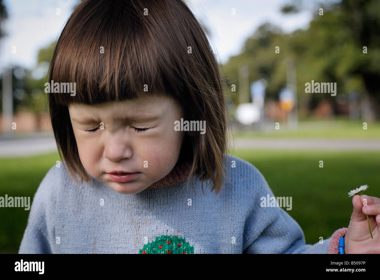 Girl sneezes hi-res stock photography and images - Alamy