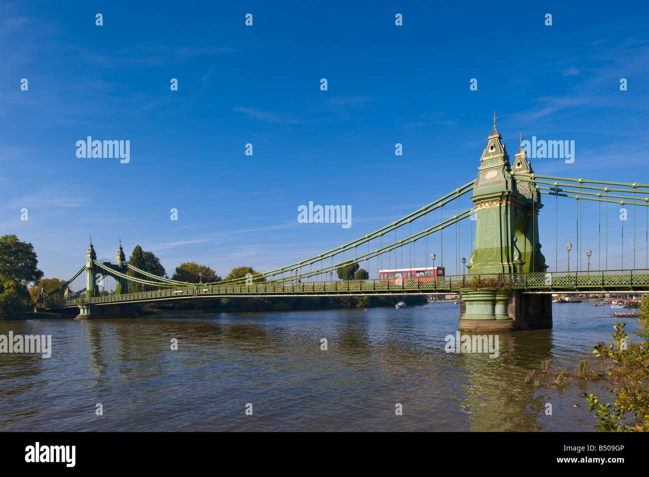 Hammersmith bridge hi-res stock photography and images - Alamy