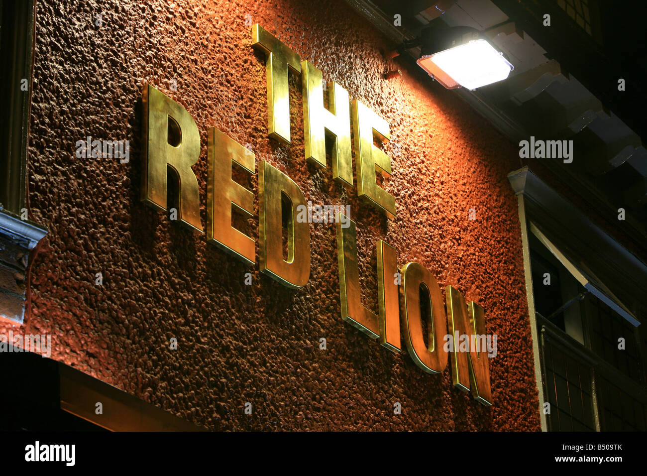 The red lion pub sign oxford Stock Photo - Alamy
