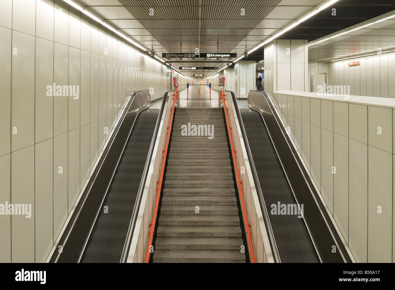 Vienna Underground Line U3 Station Neubaugasse Stock Photo - Alamy