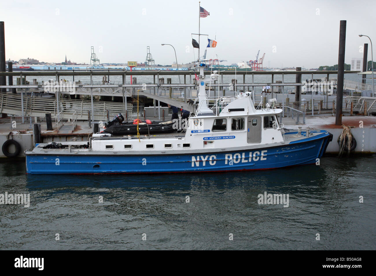 Nypd police boat hi-res stock photography and images - Alamy
