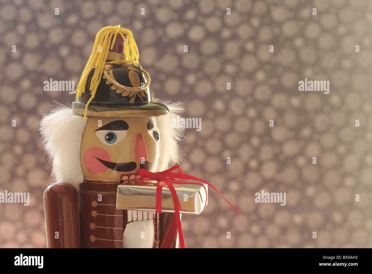 Gold nutcracker hi-res stock photography and images - Alamy