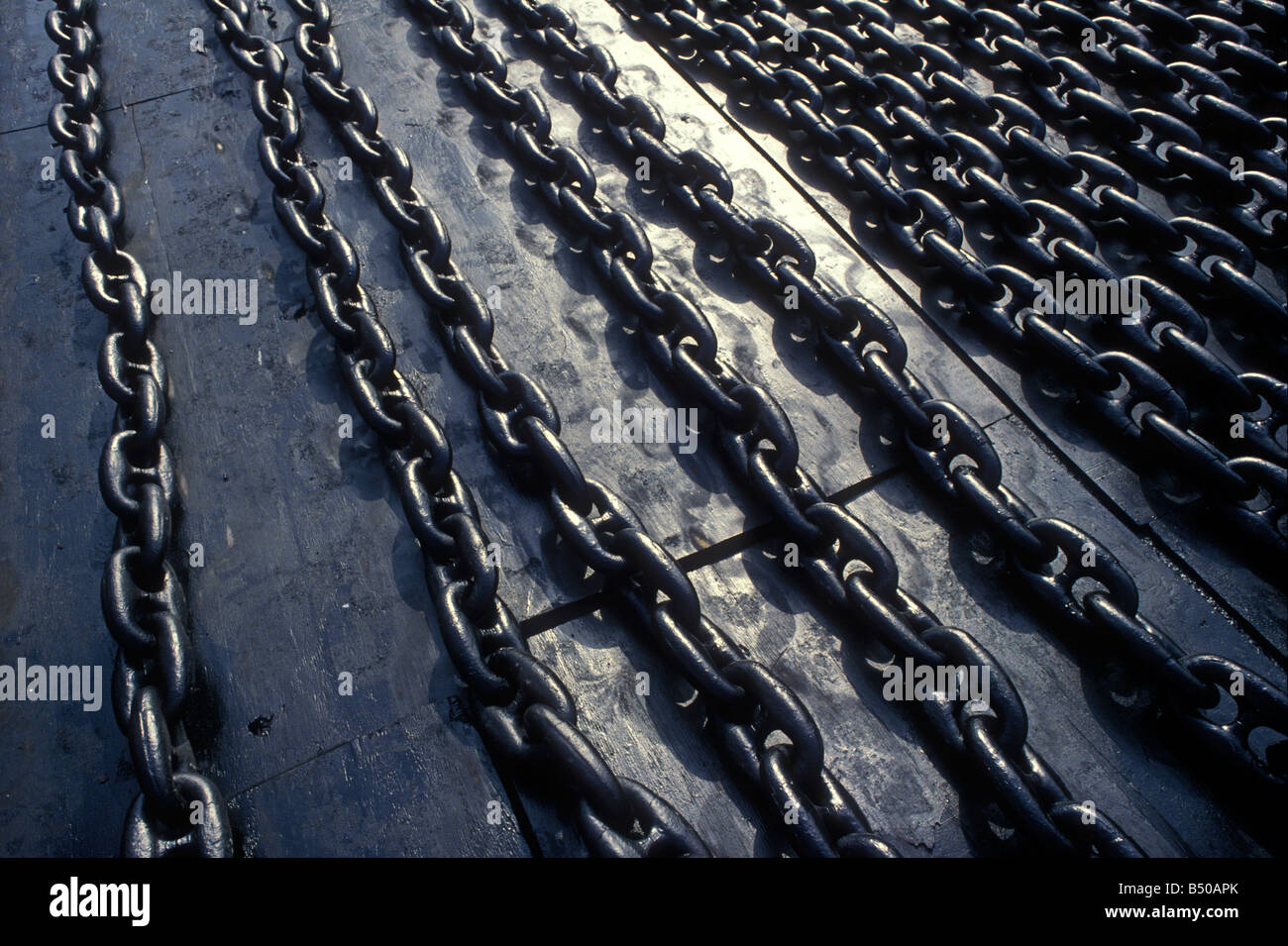 Large chains hi-res stock photography and images - Alamy