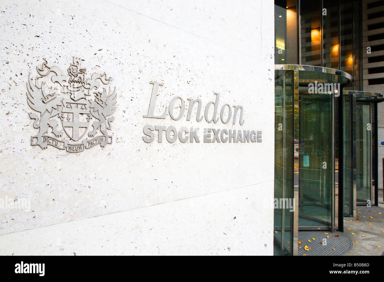 Entrance london stock exchange hi-res stock photography and images - Alamy