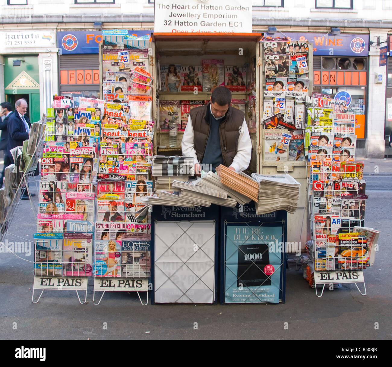 Newspaper seller in a London street Stock Photo - Alamy