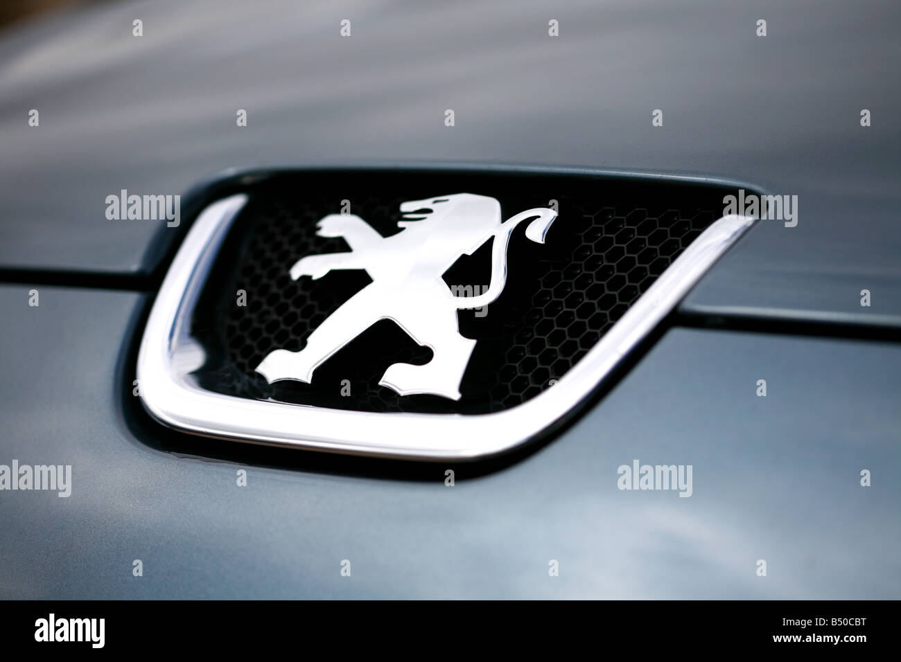 Peugeot logo badge hi-res stock photography and images - Alamy
