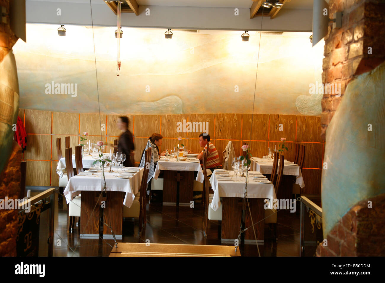 Upmarket restaurant hi-res stock photography and images - Alamy