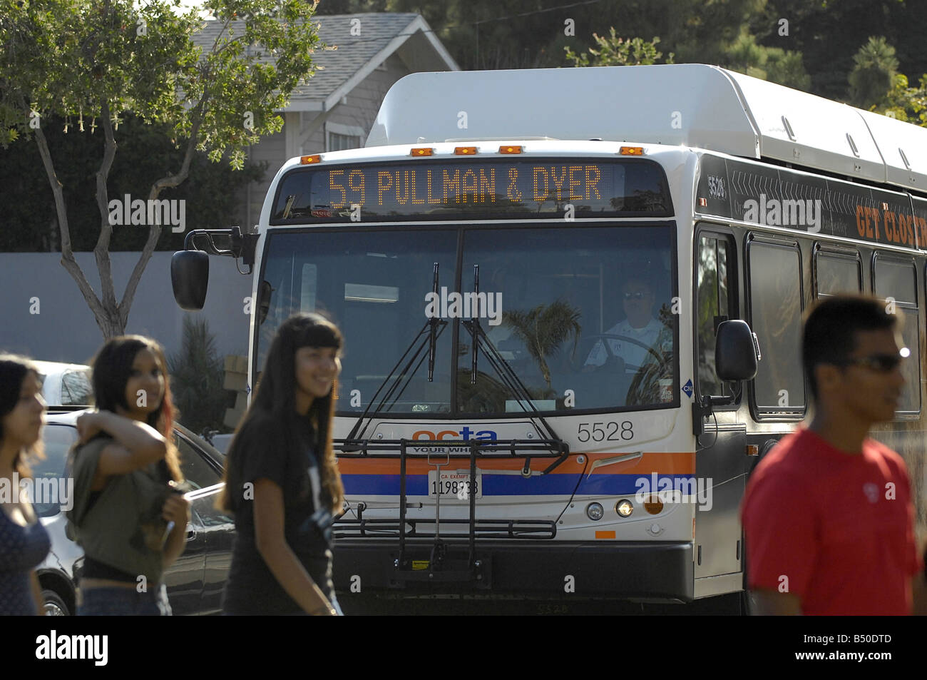 Octa bus hi-res stock photography and images - Alamy
