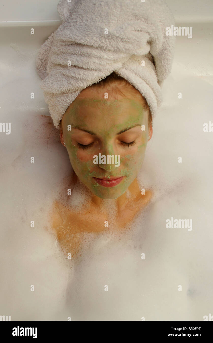An attractive young lady relaxing in a bubble bath Stock Photo - Alamy
