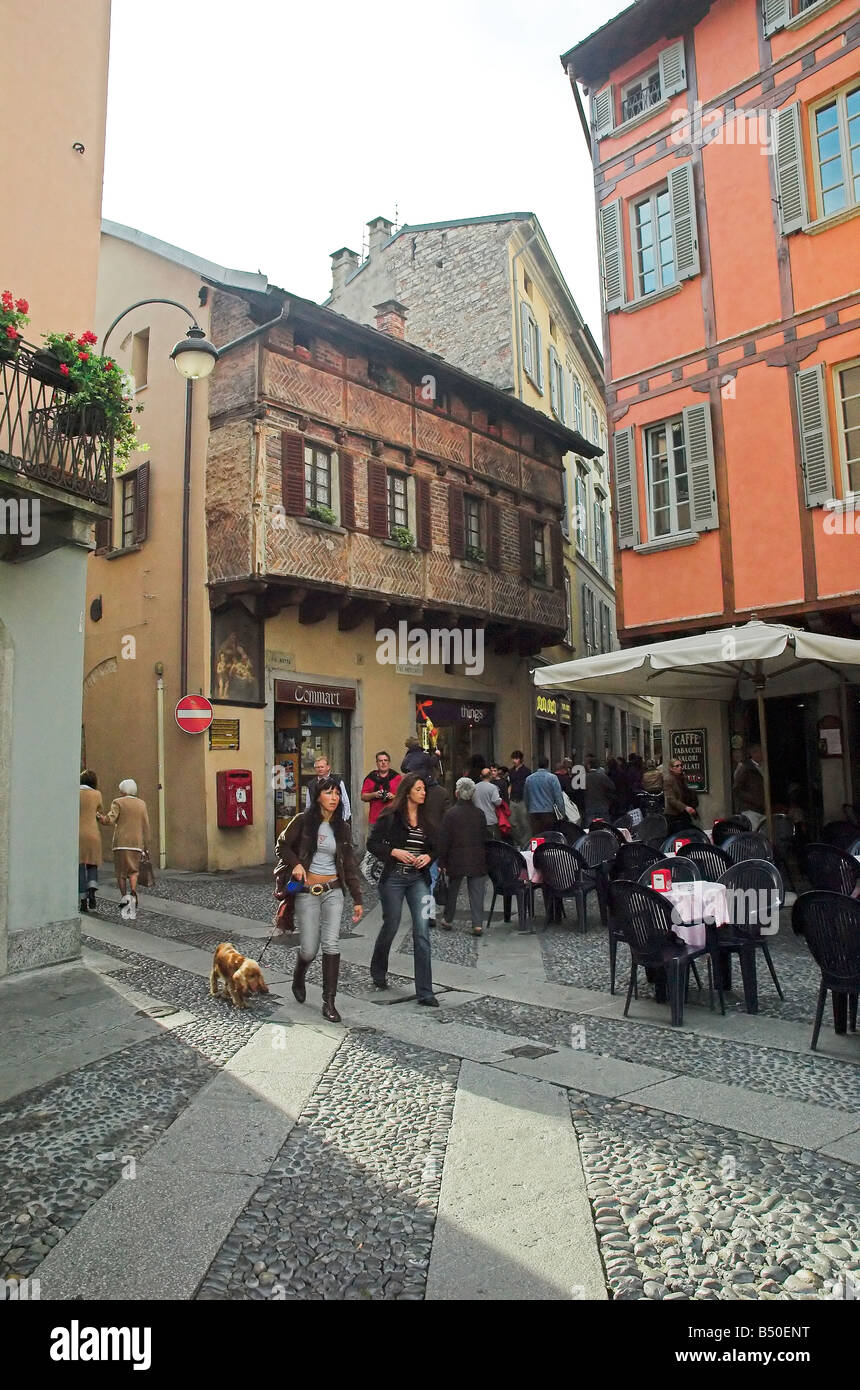 Cafe in Piazza, Como, Italy Stock Photo - Alamy