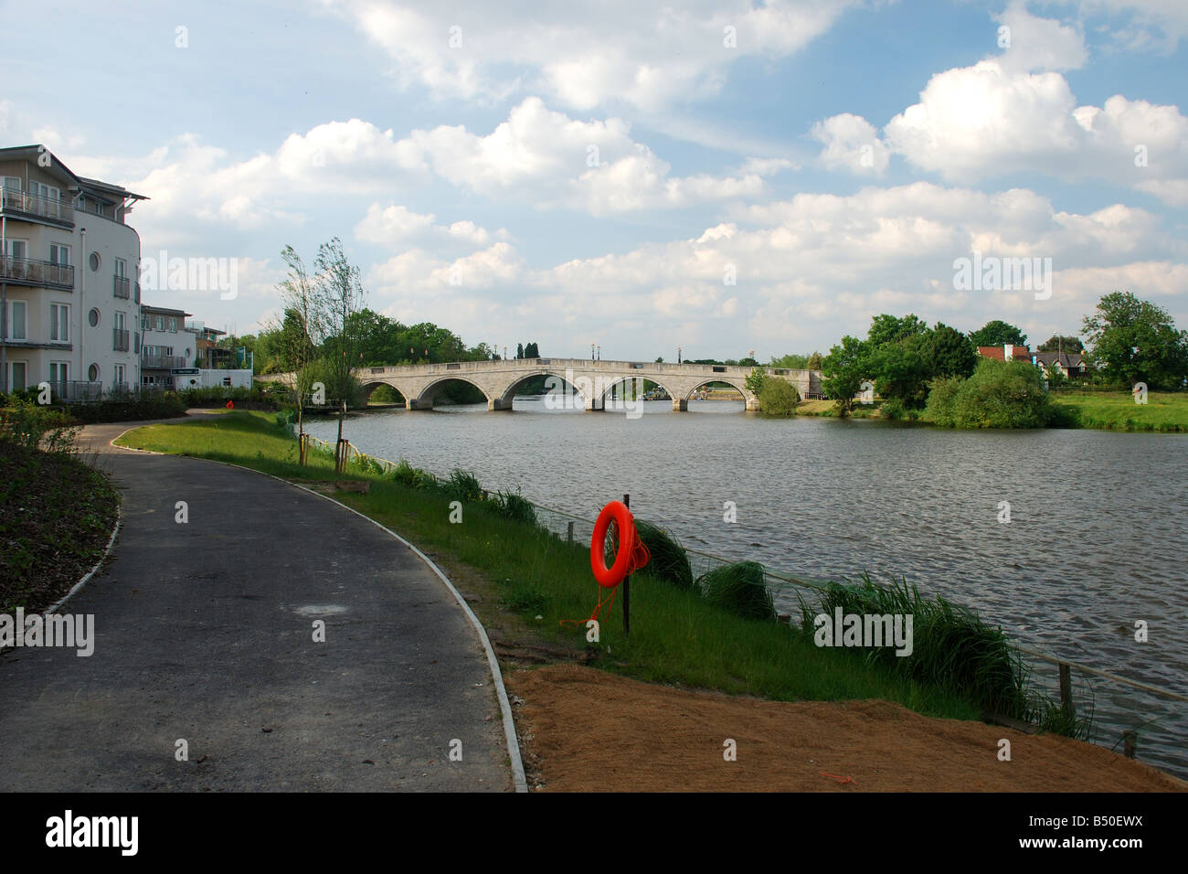 Chertsey bridge hi-res stock photography and images - Alamy