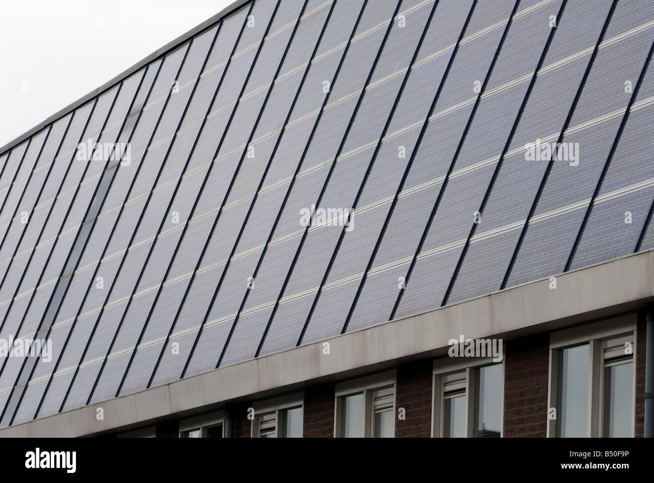 Shell solar panels fitted to houses on the world's largest solar ...