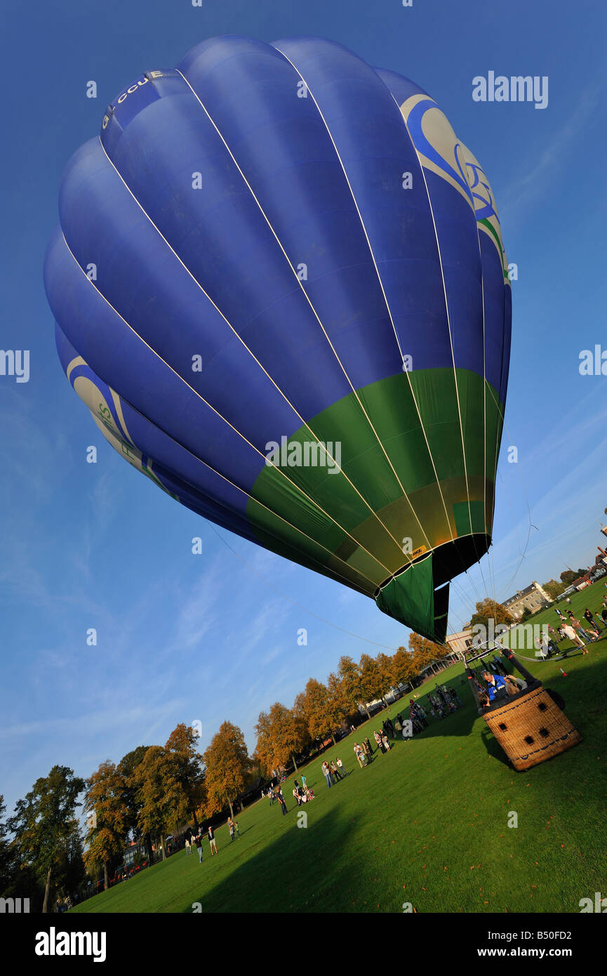 Balloon take off hi-res stock photography and images - Alamy