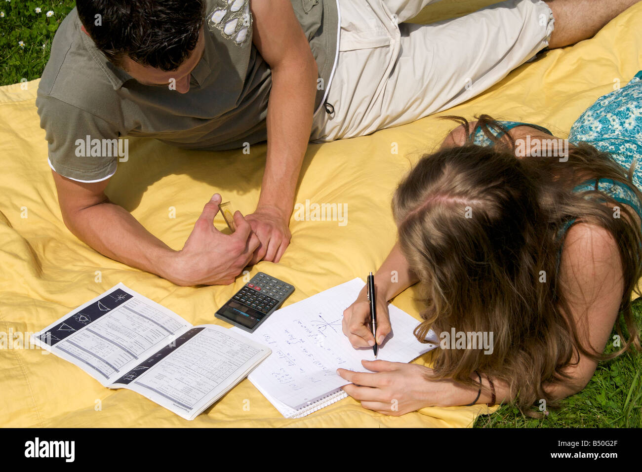 Learning outside - Draußen lernen Stock Photo - Alamy
