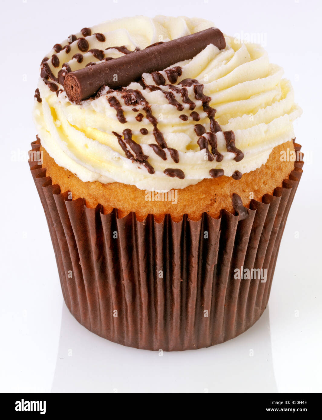 CHOCOLATE CREAM CUPCAKE Stock Photo - Alamy