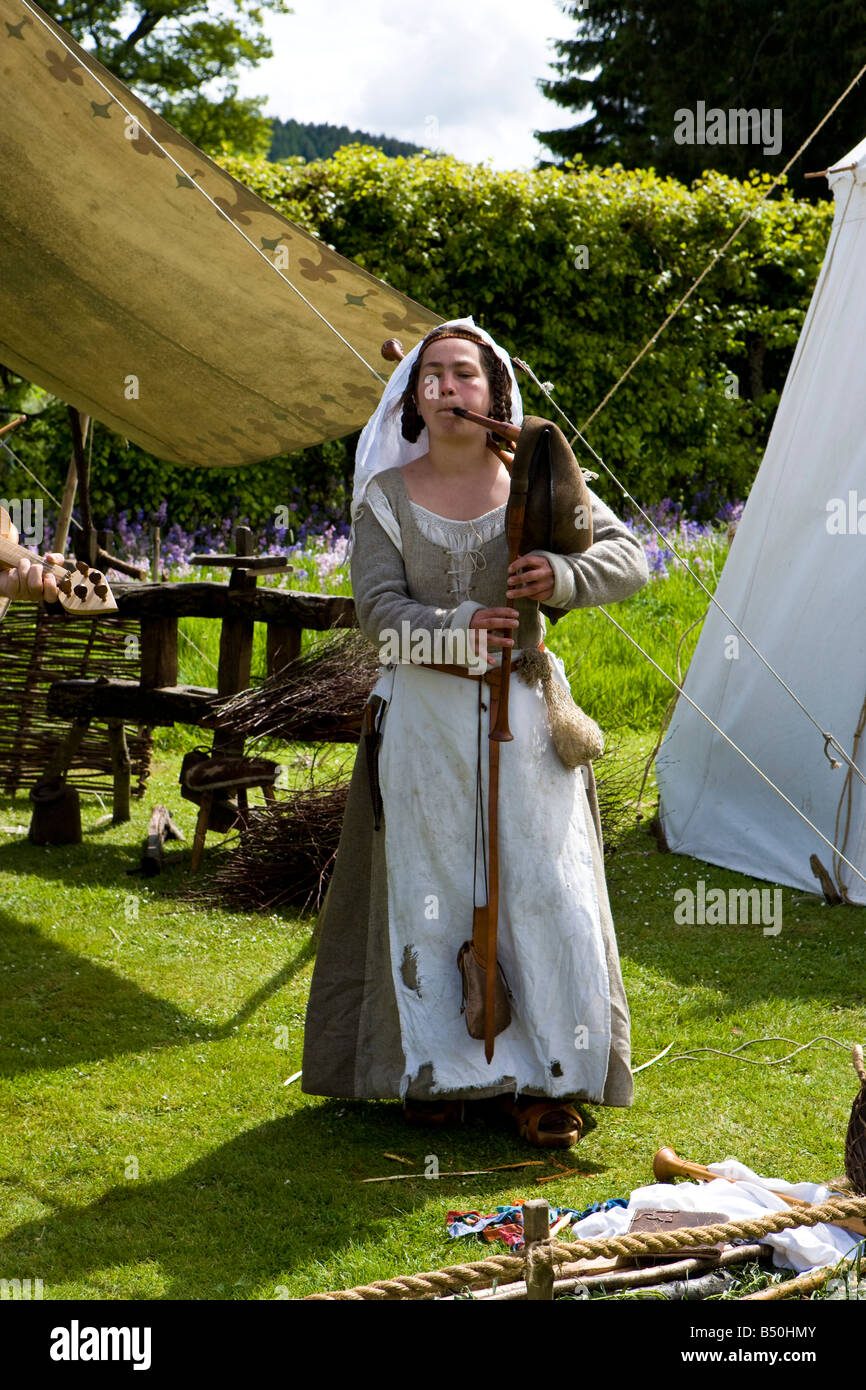 Scottish traditional dress hi-res stock photography and images - Alamy