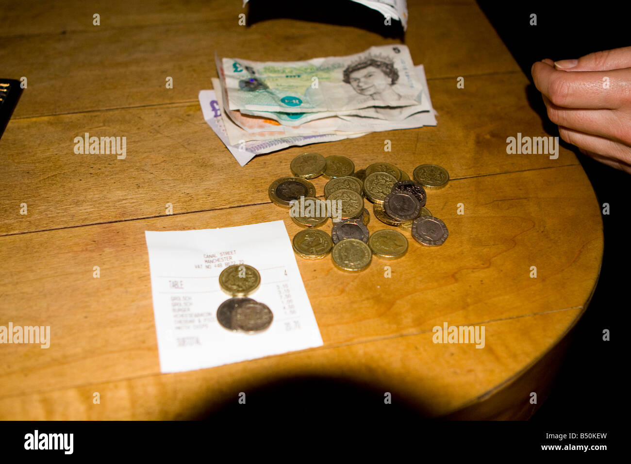 Bill payment cash restaurant meal dinner hi-res stock photography and ...