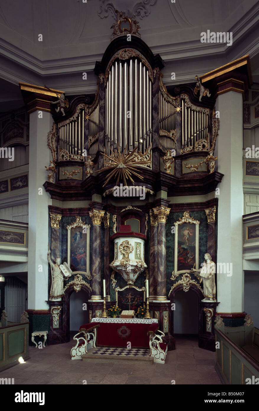 Rellingen, evangelisch-lutherische Rellinger Kirche, Kanzelaltar mit ...