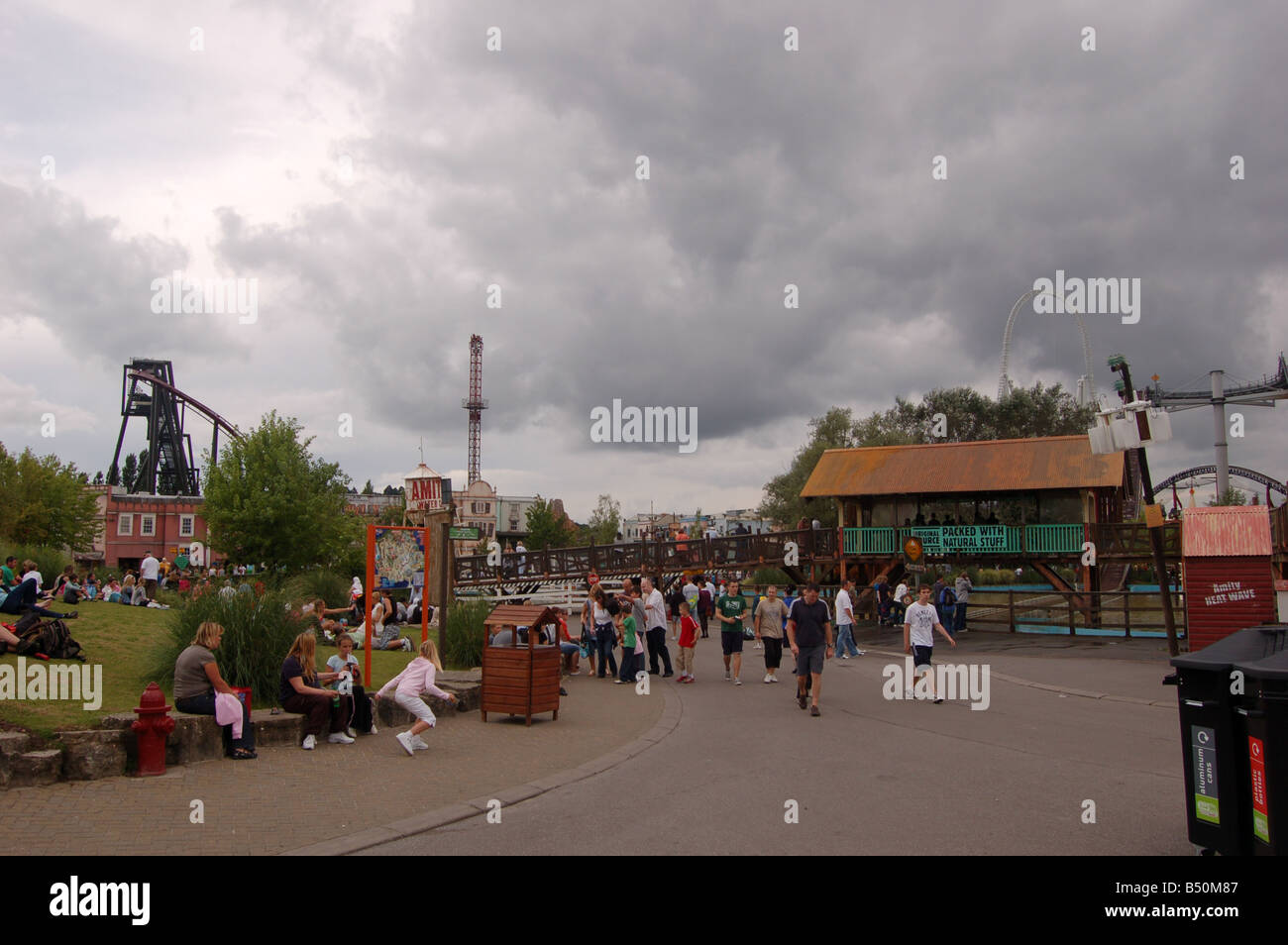 Thorpe park uk and family hi-res stock photography and images - Alamy