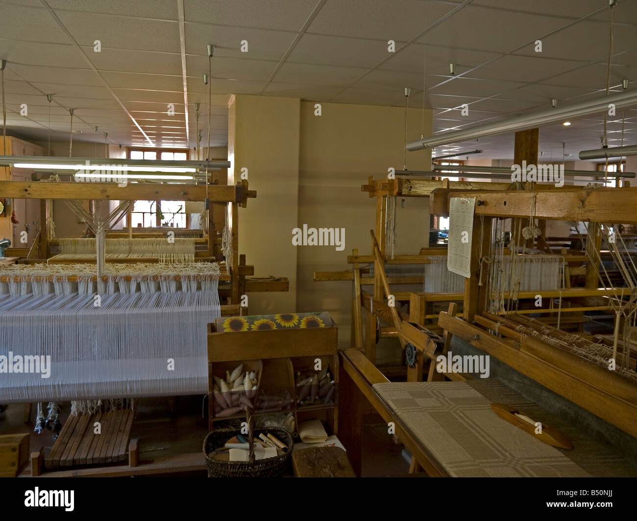 Hand looms hi-res stock photography and images - Alamy