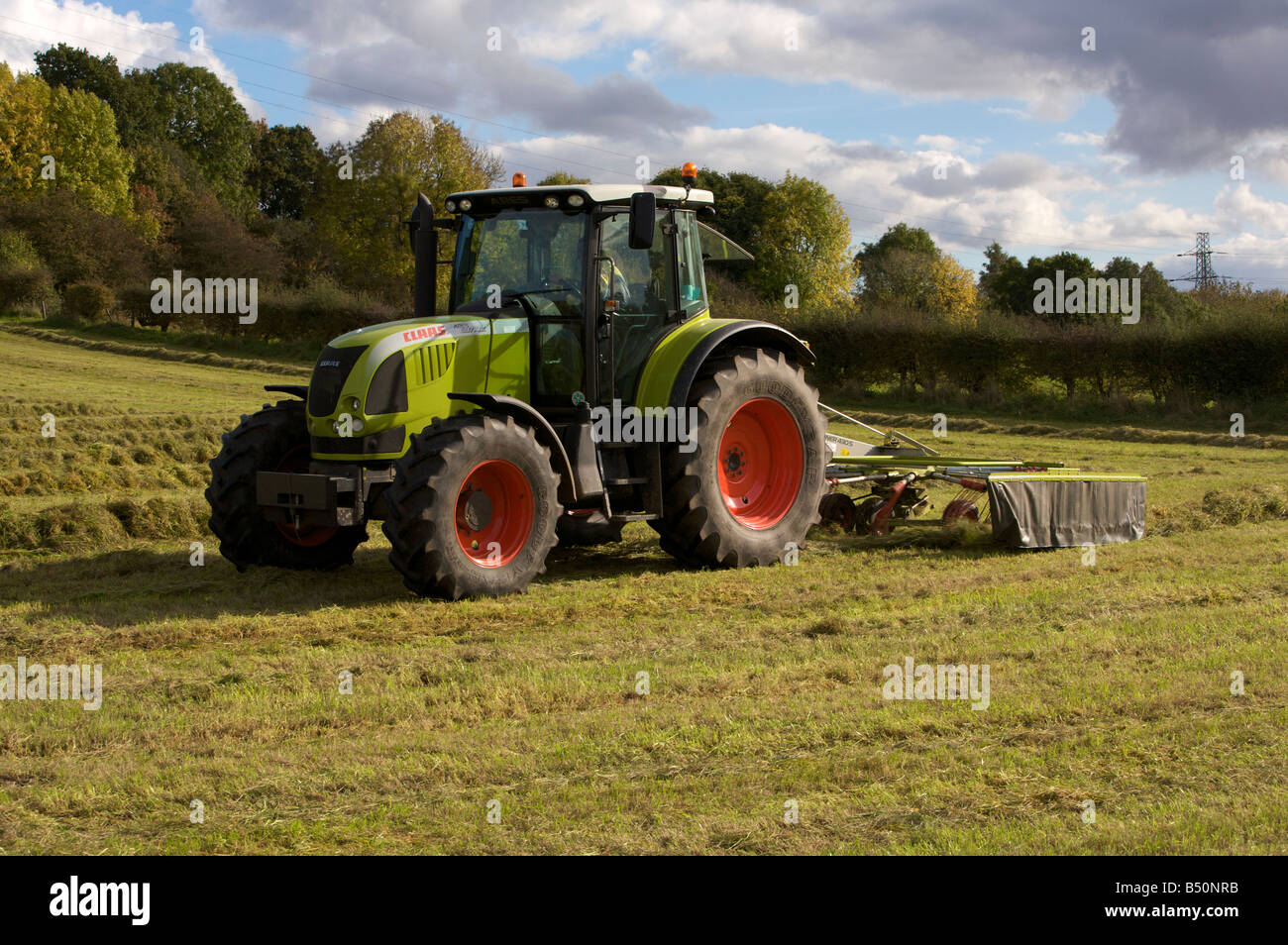 Claas Ares 697 ATZ rowing up a silage crop UK Stock Photo - Alamy