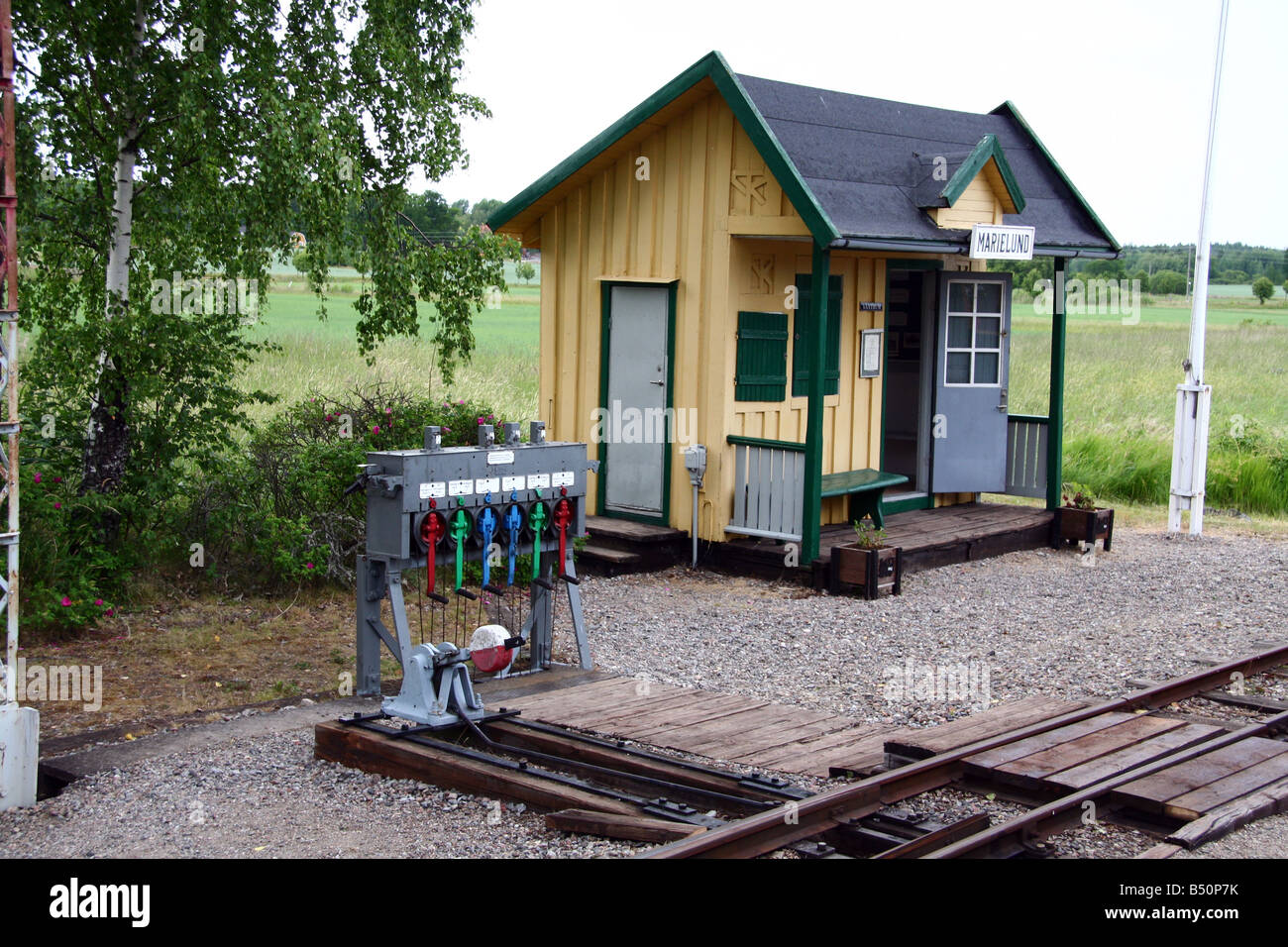 Yellow railway signal hi-res stock photography and images - Alamy