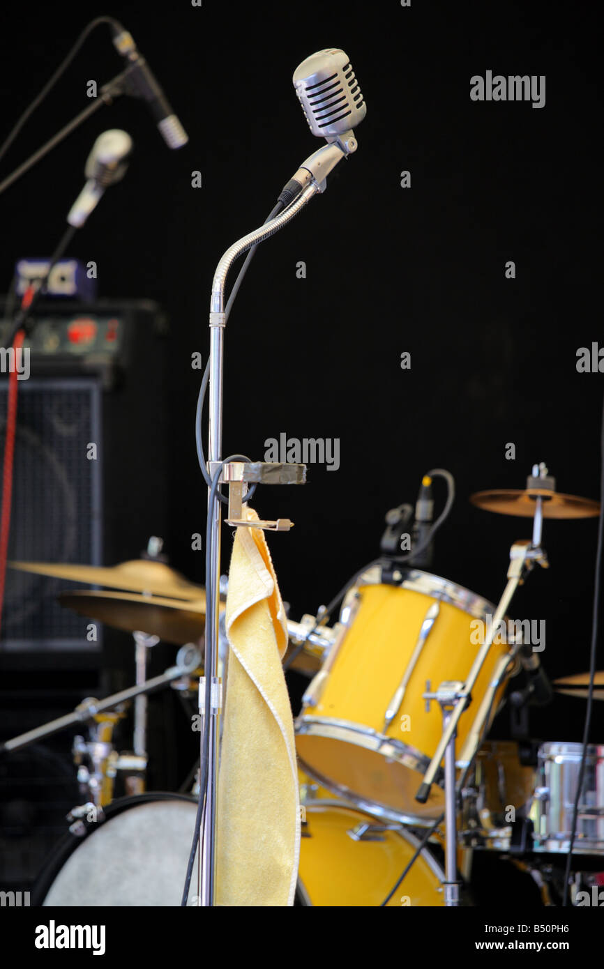 Concert stage microphone speakers hi-res stock photography and images ...