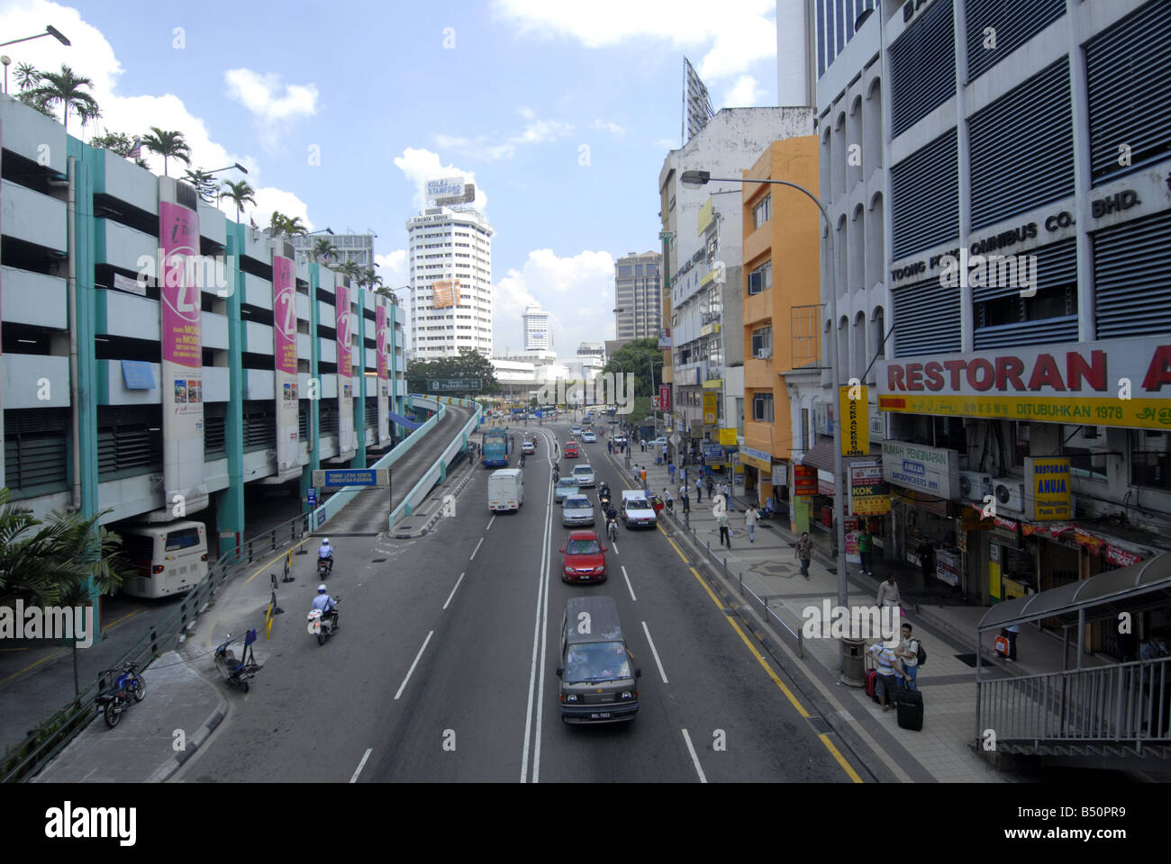 A STREET IN KUALA LUMPUR MALAYSIA Stock Photo - Alamy