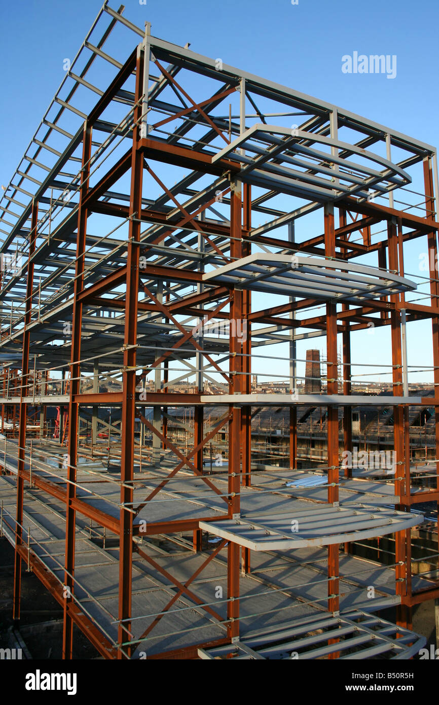 Metal frame of new building Stock Photo - Alamy