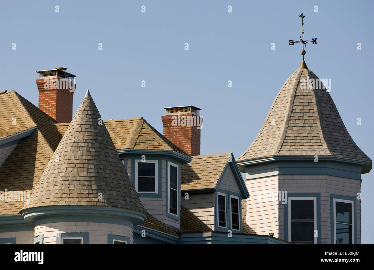Triangle roof house hi-res stock photography and images - Alamy