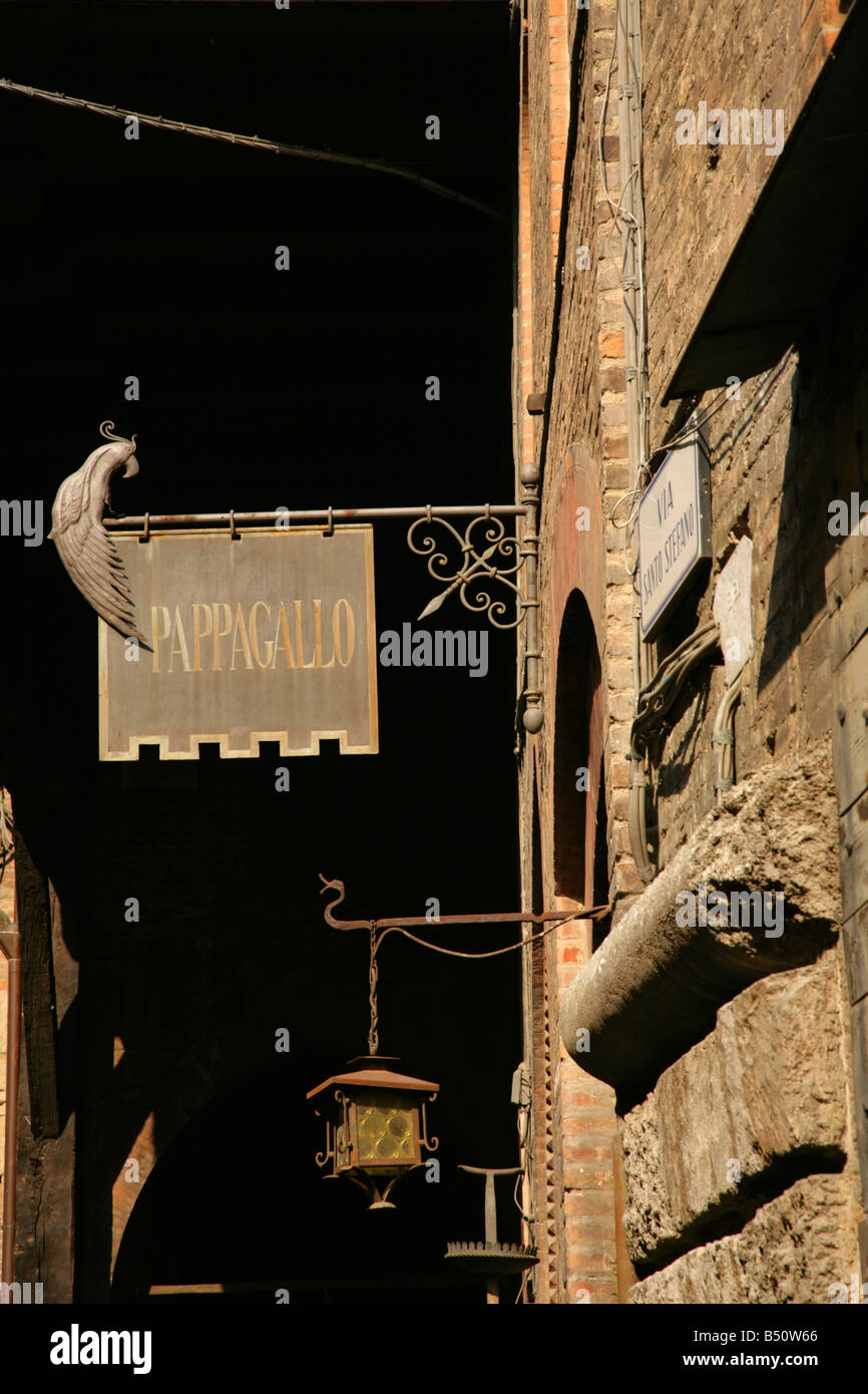 Metal sign bracket hi-res stock photography and images - Alamy