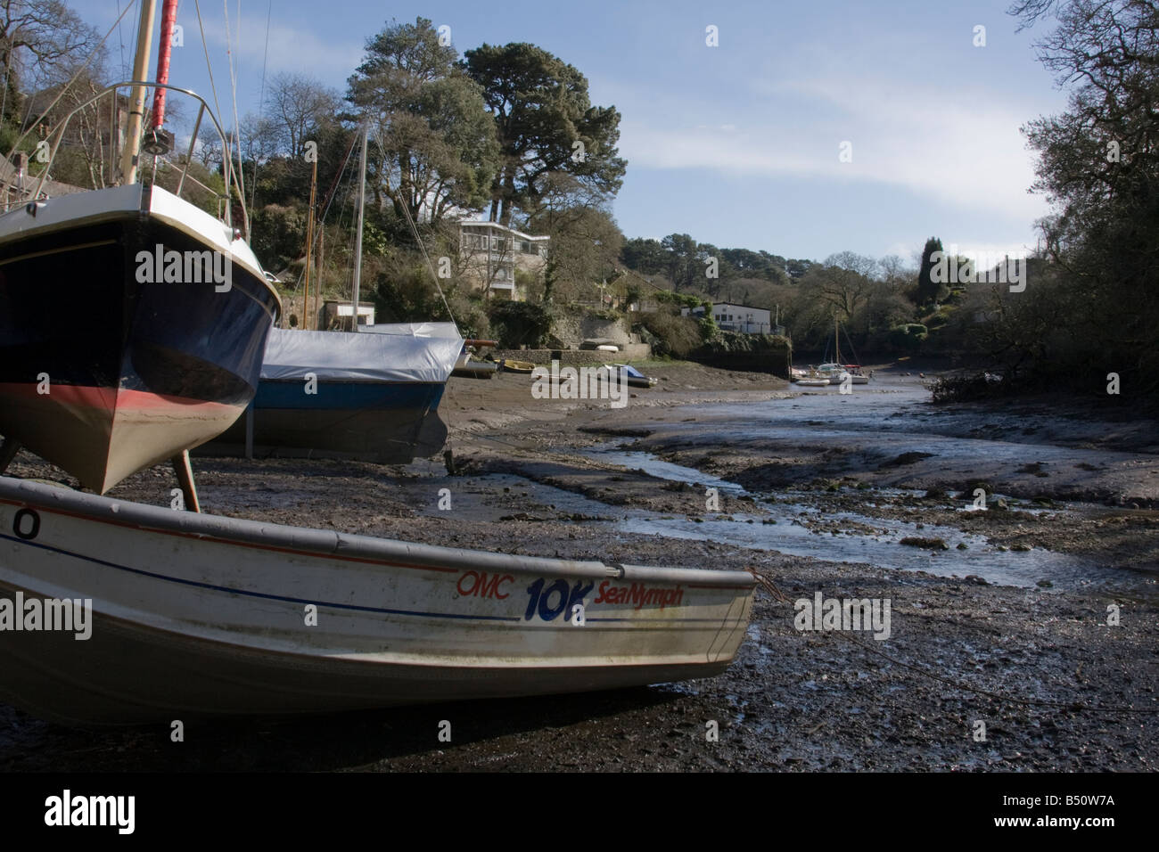 Boats moored up on the estuary mud and silt in Cornwall, England Stock ...