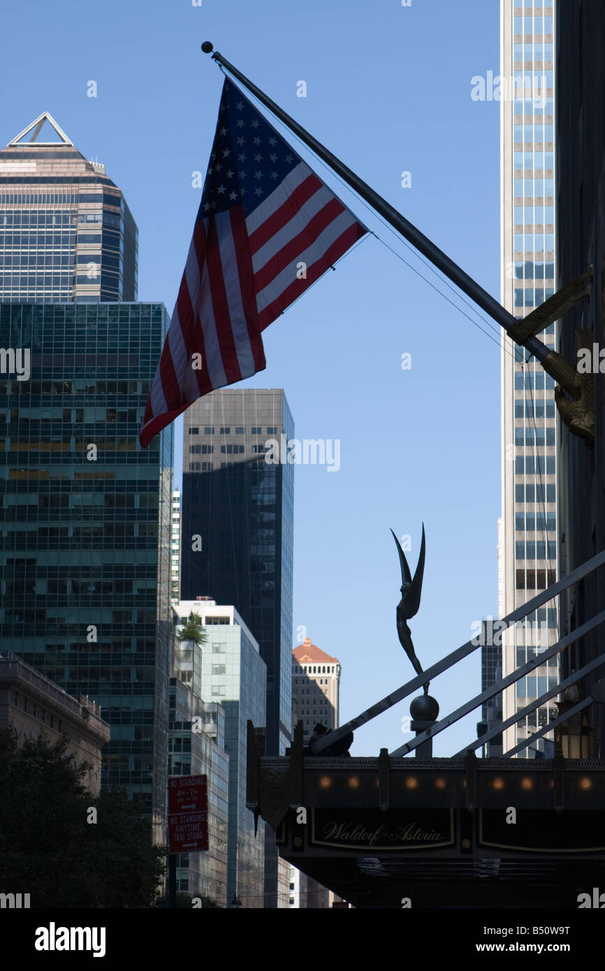 Angel Statue saluting the american flag Stock Photo - Alamy