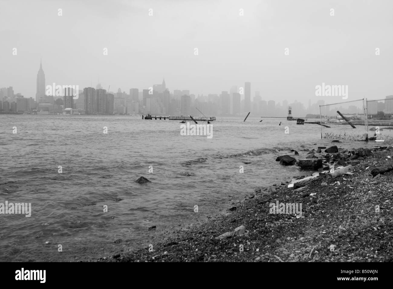 NY landscape from rocky queens riverside Stock Photo - Alamy