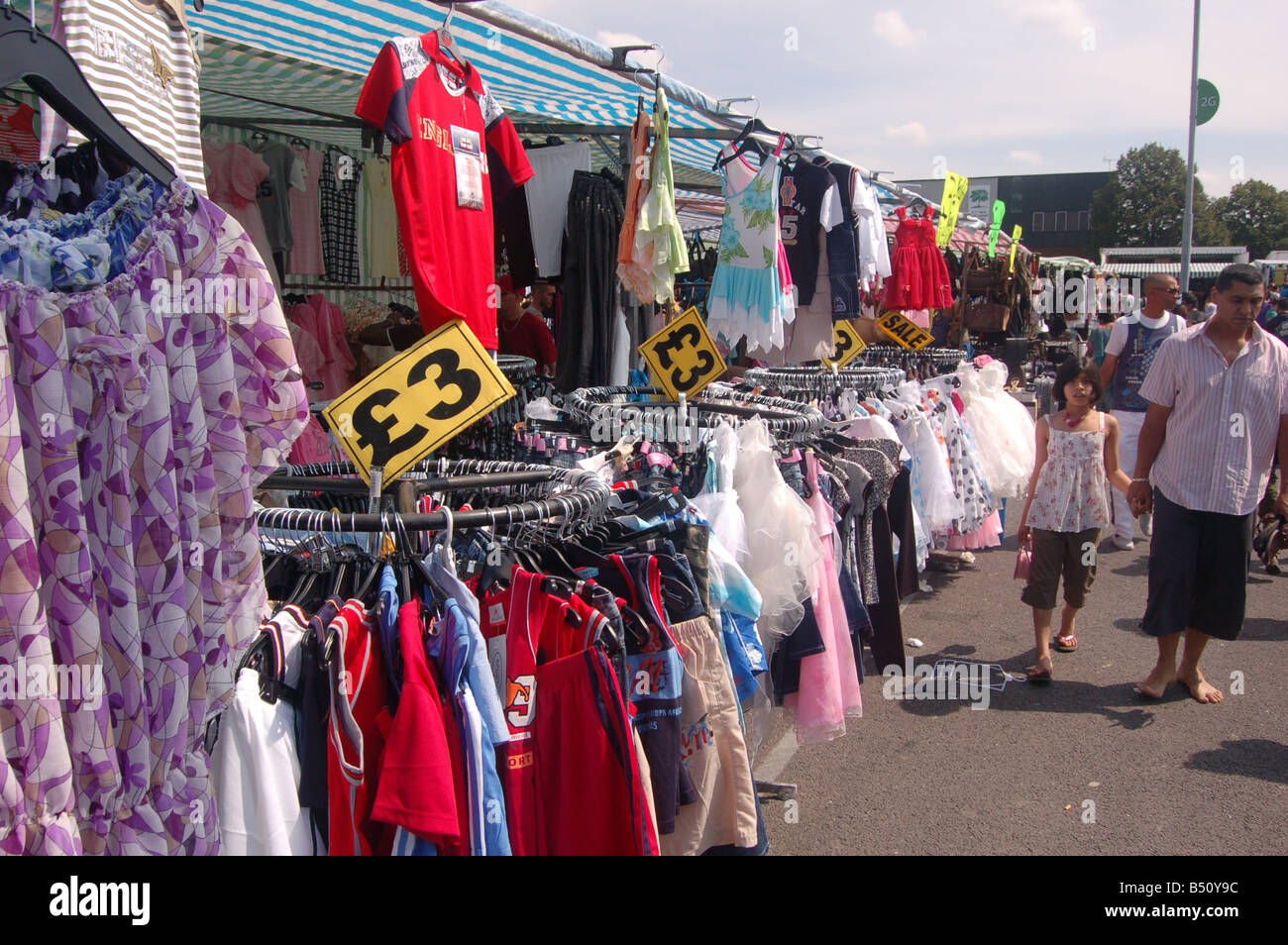 Vendors and shoppers at Wembley Market Stock Photo - Alamy