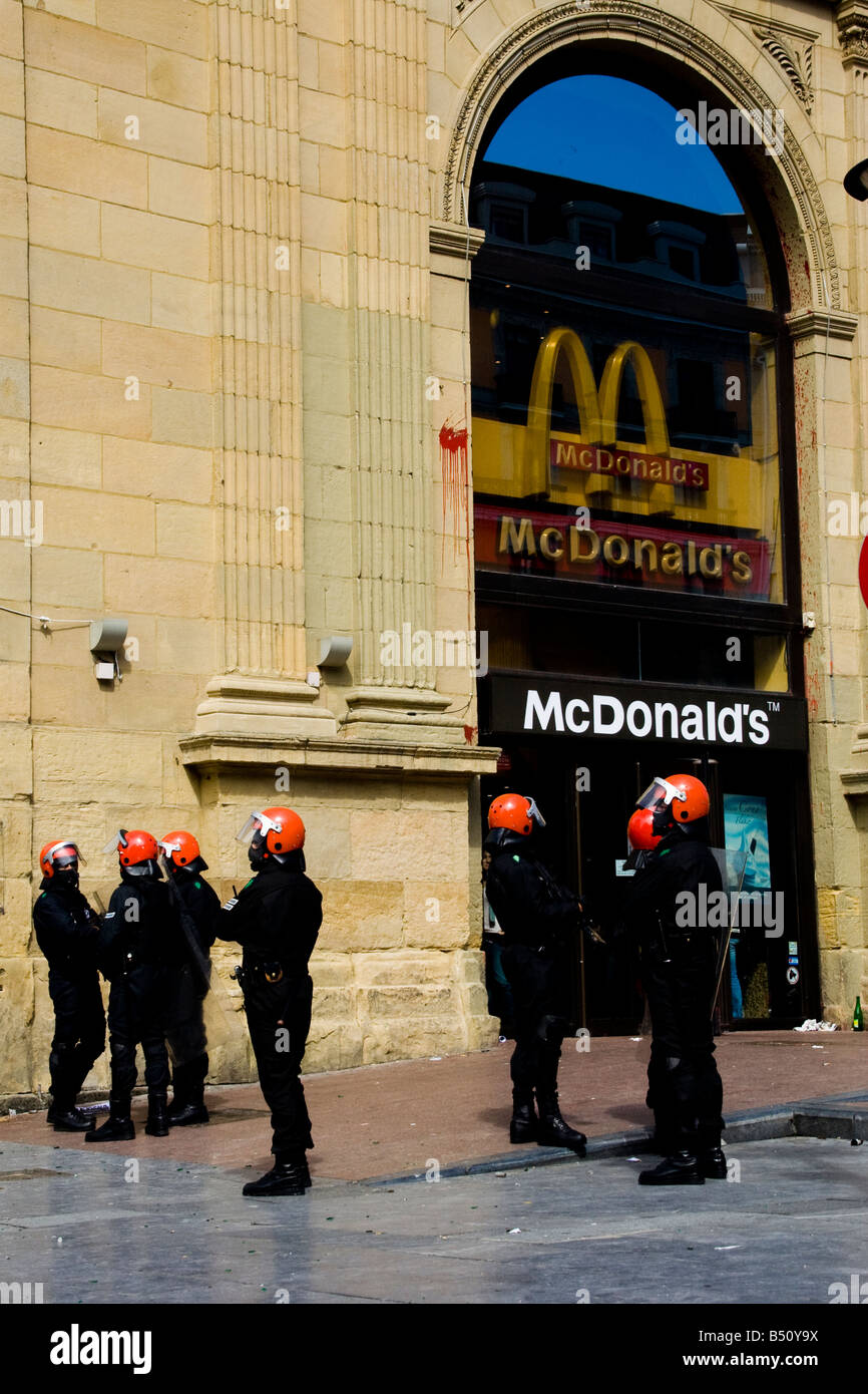 Riot police protecting McDonalds in the old quarter of San Sebastian ...