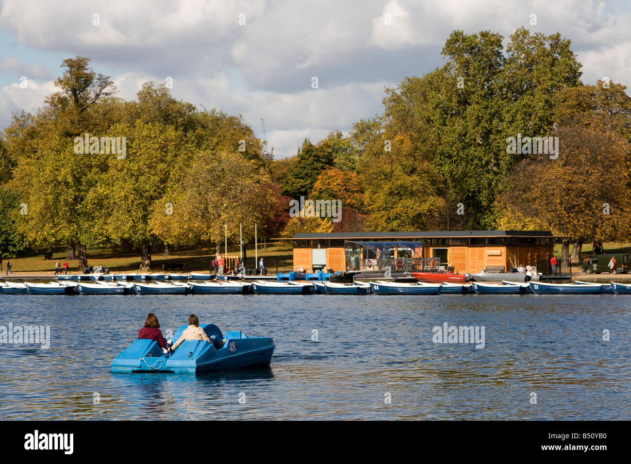 the serpentine lake hyde park autumn royal park london england uk gb ...