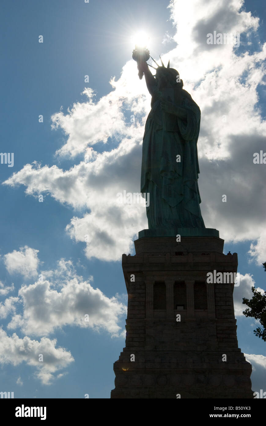 Statue of liberty sun hi-res stock photography and images - Alamy
