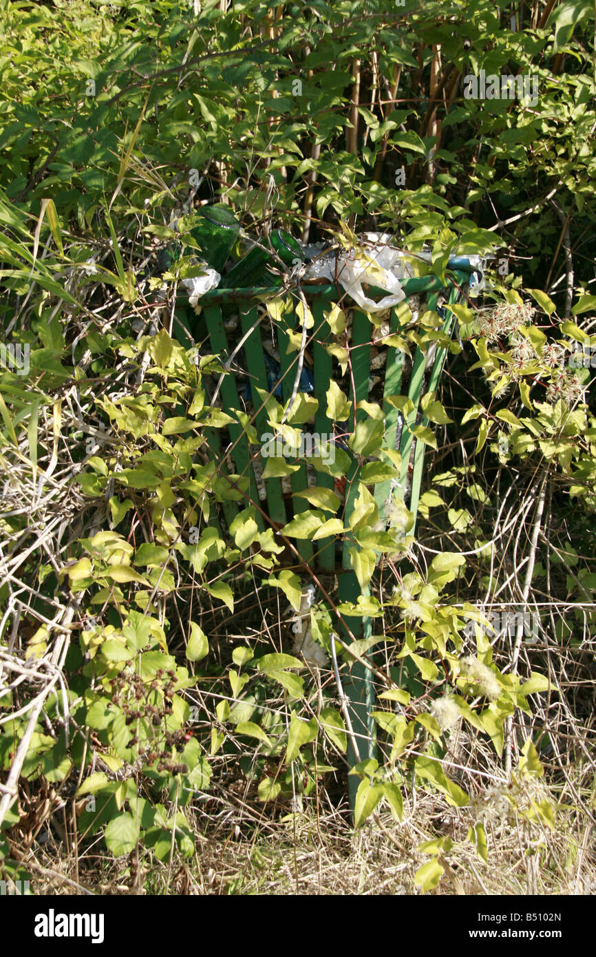 full litter rubbish bin in park in countryside Stock Photo - Alamy