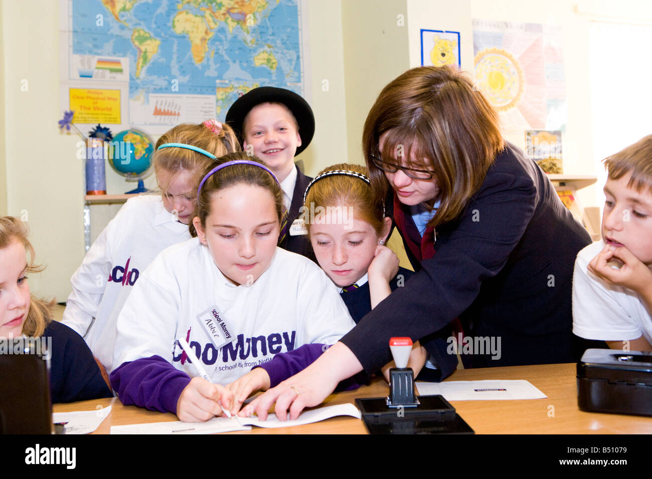 High school children uk hi-res stock photography and images - Alamy