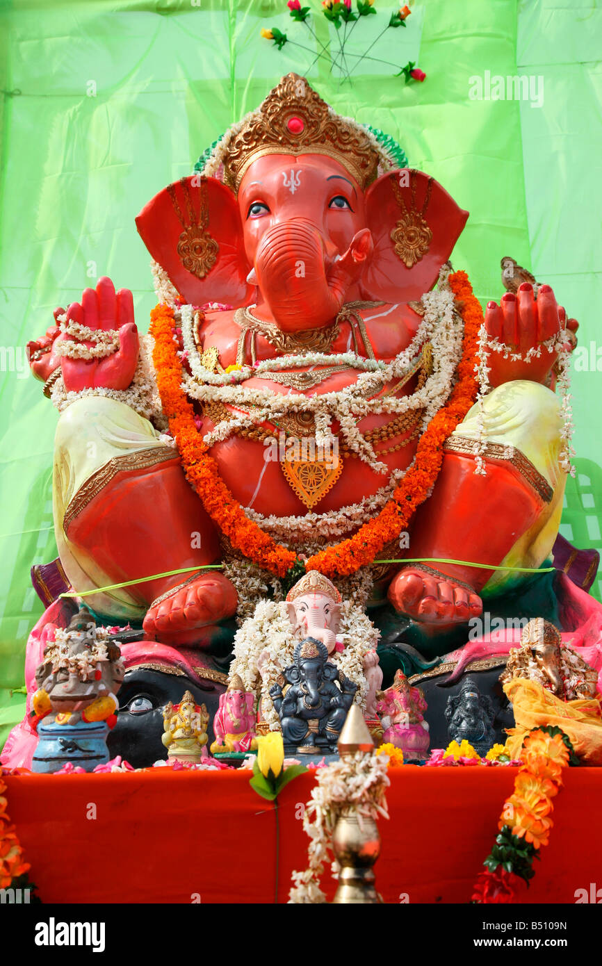 Ganesh idol worship hi-res stock photography and images - Alamy
